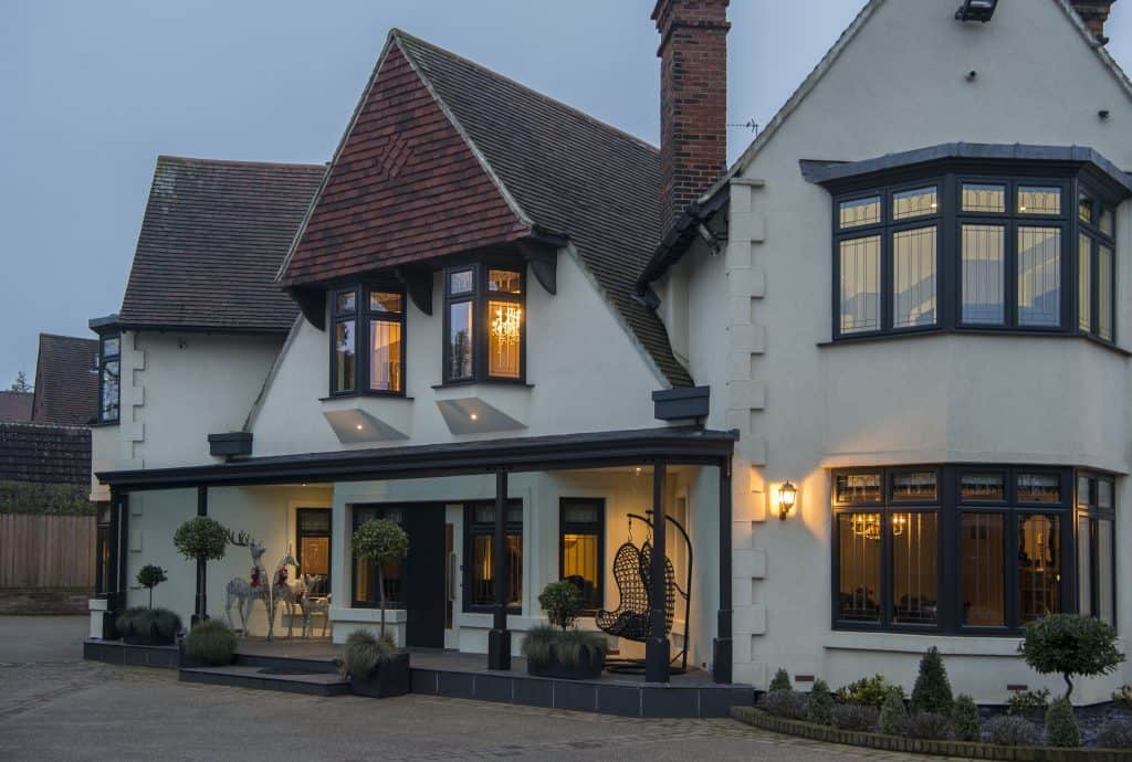 Modern Bay Windows | Bespoke Aluminium Bay Windows | Express