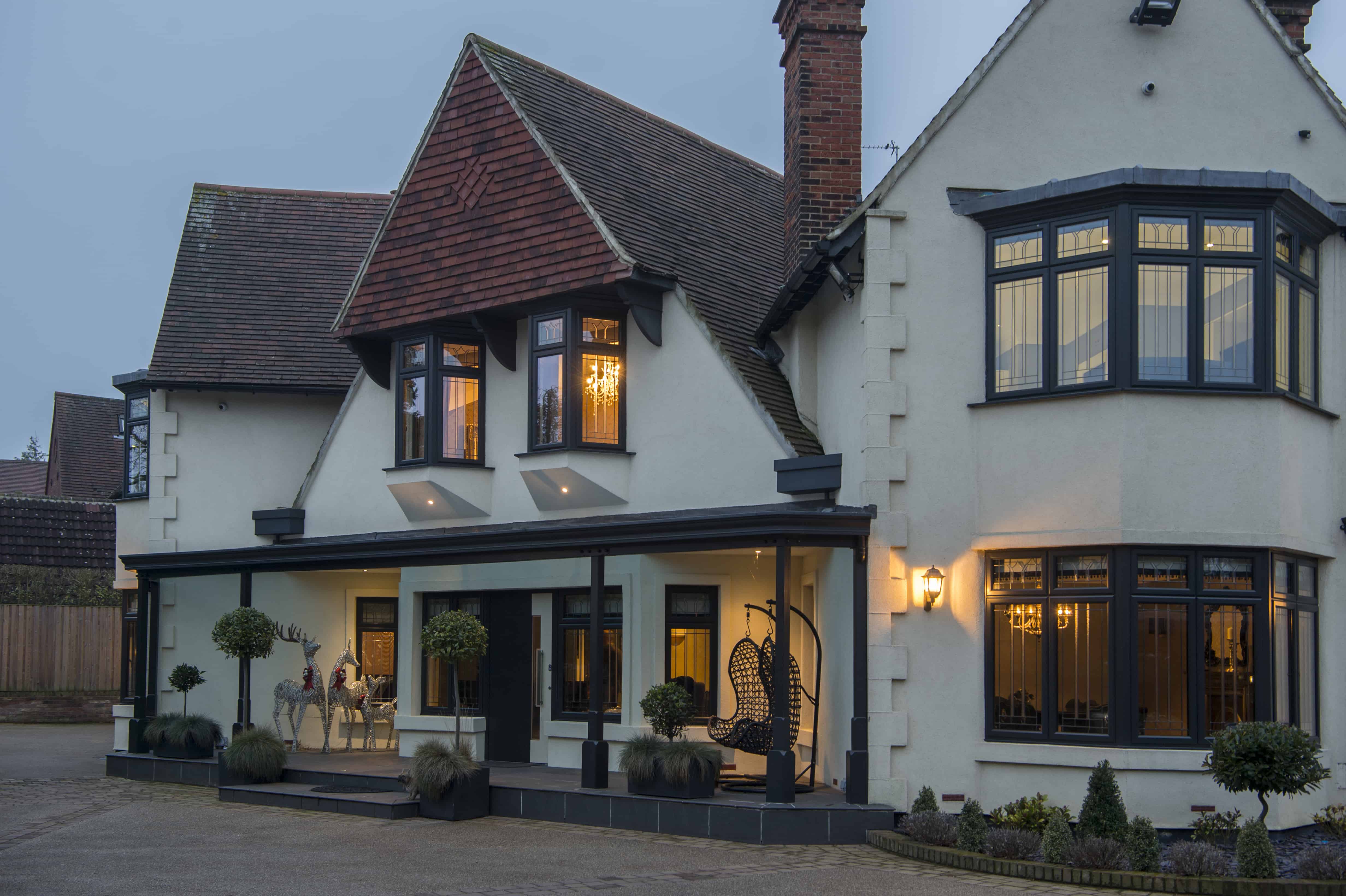 Modern Bay Windows | Bespoke Aluminium Bay Windows | Express